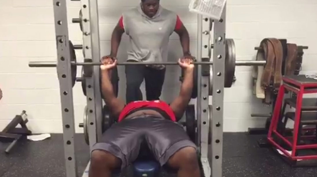 Watch: 15-year-old football recruit bench presses 225 pounds for 31 ...