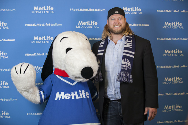 10 Questions with New York Jets Center Nick Mangold | Muscle & Fitness