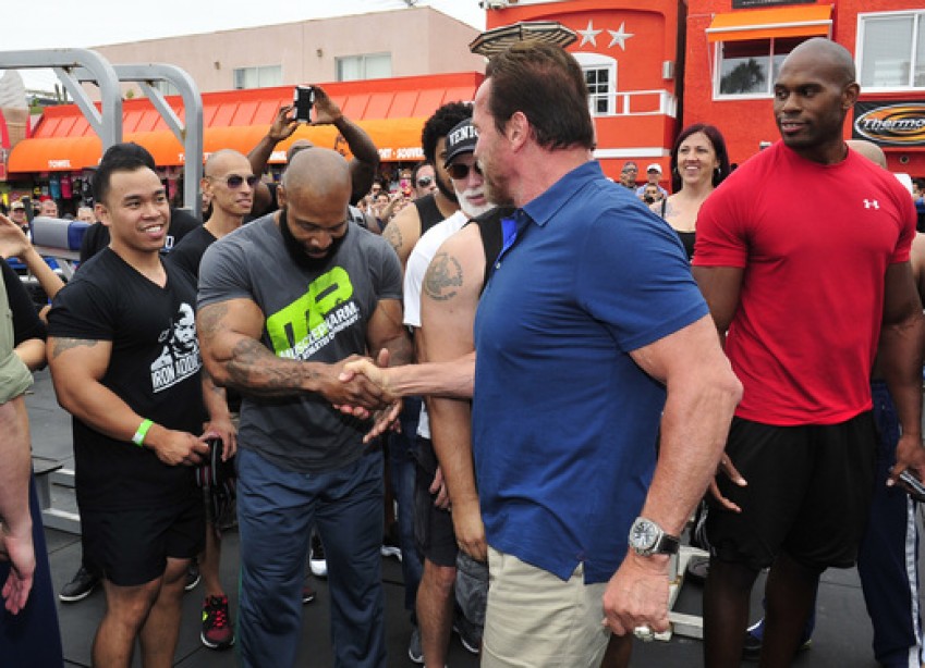 Arnold Schwarzenegger Event: Arnold Draws Huge Crowd at Muscle Beach ...