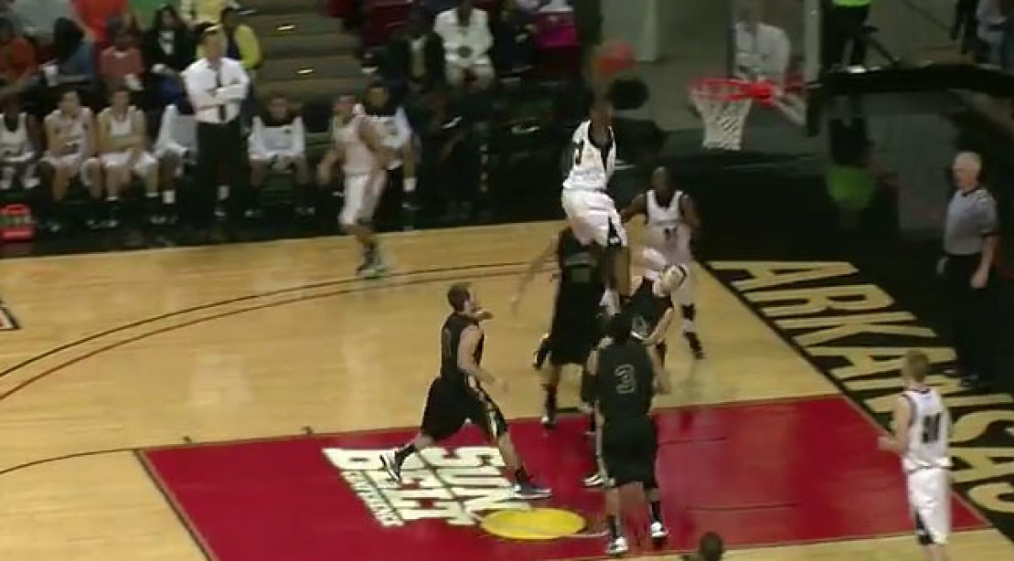 Victor Dukes - Amazing Dunk Video