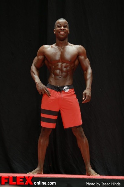 Shannon Thomas | Muscle & Fitness