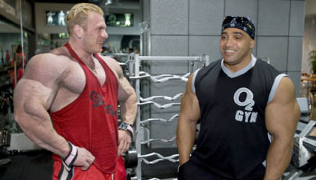 FLEX GOES TO KUWAIT! | Muscle & Fitness