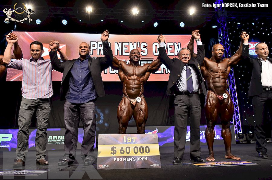 Open Bodybuilding Awards - 2015 IFBB EVLS Prague Pro | Muscle & Fitness