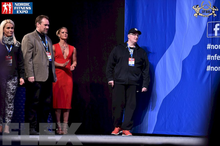 Figure Final Comparisons & Awards - 2015 IFBB Nordic Pro | Muscle & Fitness