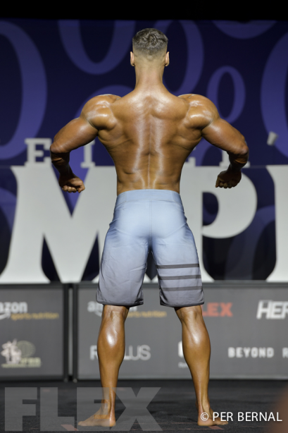 Anton Antipov - Men's Physique - 2017 Olympia | Muscle & Fitness