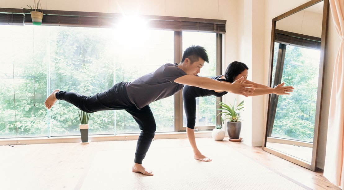 10 Bodyweight Exercises and Stretches to Strengthen Your Hamstrings ...