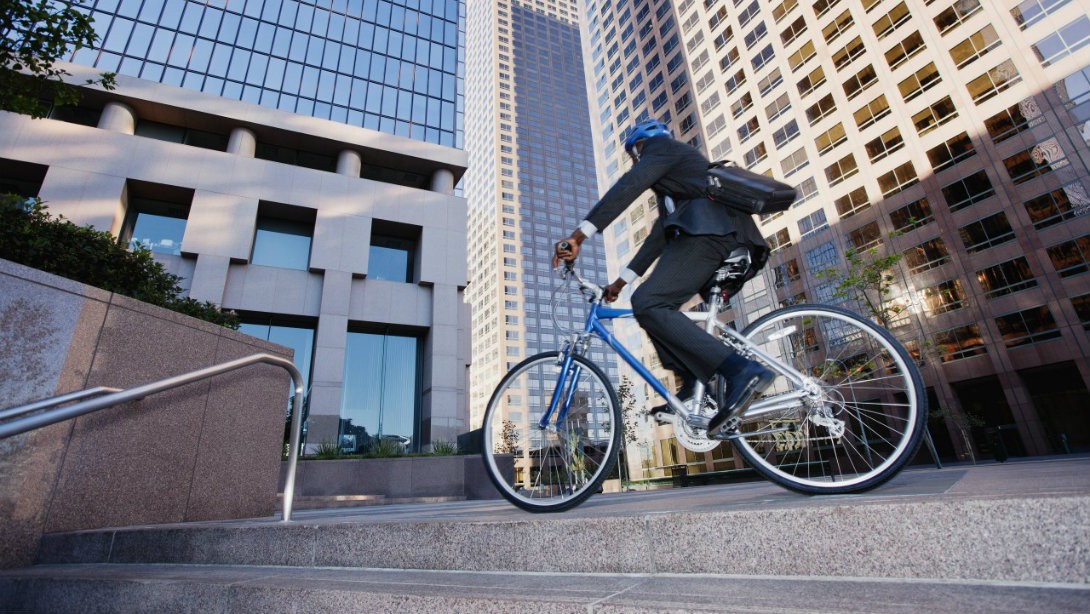 7 Tips to Stay Fit On the Job | Muscle & Fitness