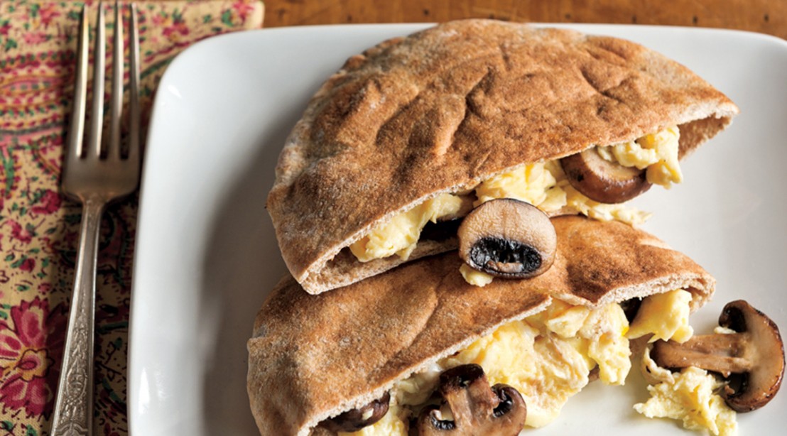 Healthy Recipe: How to Make an Egg and Mushroom Pita Pocket | Muscle ...