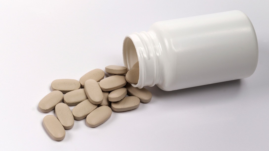 The Savvy Guide to Bodybuilding Supplements | Muscle & Fitness