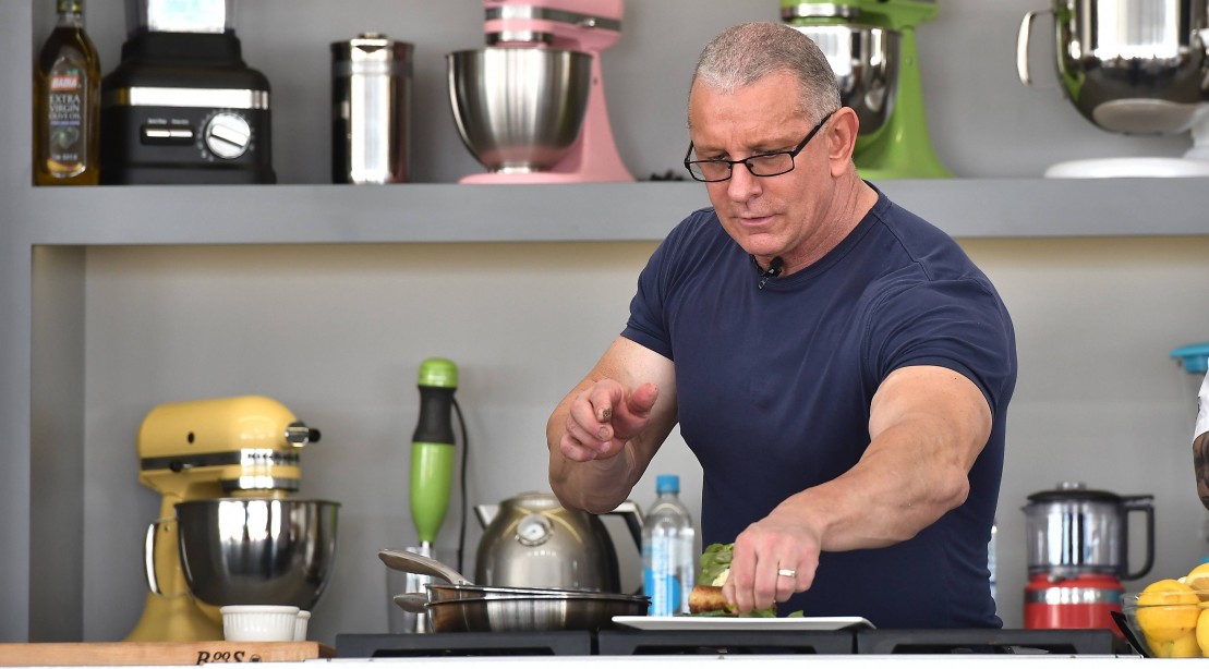 Robert Irvine's 7-minute Muscle Meals | Muscle & Fitness