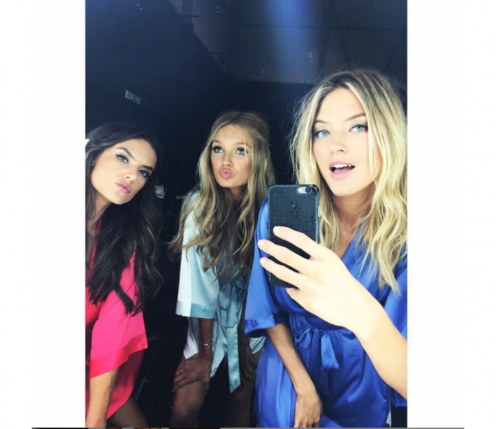 Christmas in July: Victoria's Secret Angels Snap Selfies at Holiday ...