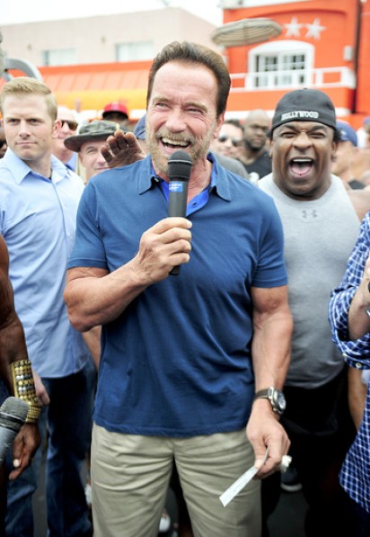 Arnold Schwarzenegger Event: Arnold Draws Huge Crowd at Muscle Beach ...